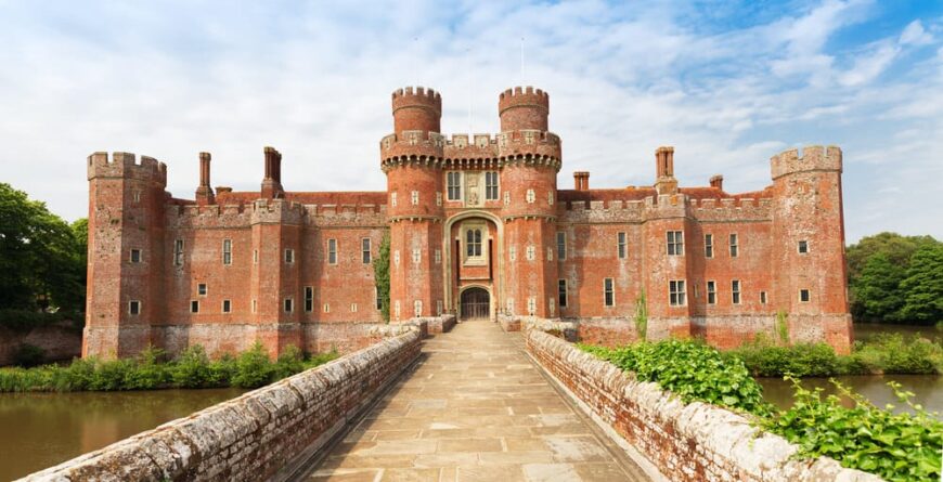 71 Best Castles and Manor Houses in England (Photos) – Home Stratosphere