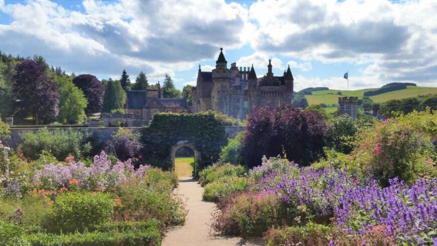 46 Best Scottish Castles and Manor Houses (Photos)