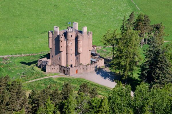 46 Best Scottish Castles and Manor Houses (Photos) – Home Stratosphere