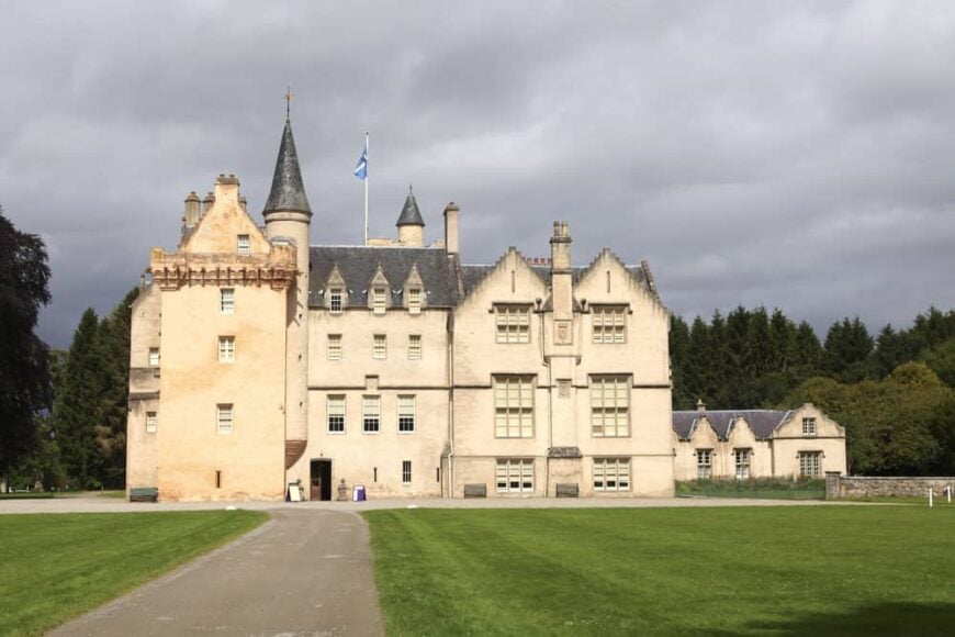 46 Best Scottish Castles and Manor Houses (Photos)