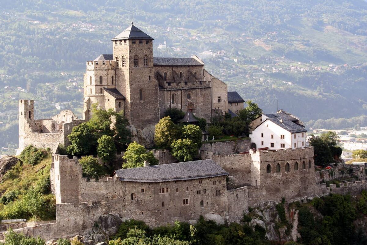 Discover 27 Enchanting and Historically Fascinating Swiss Castles ...