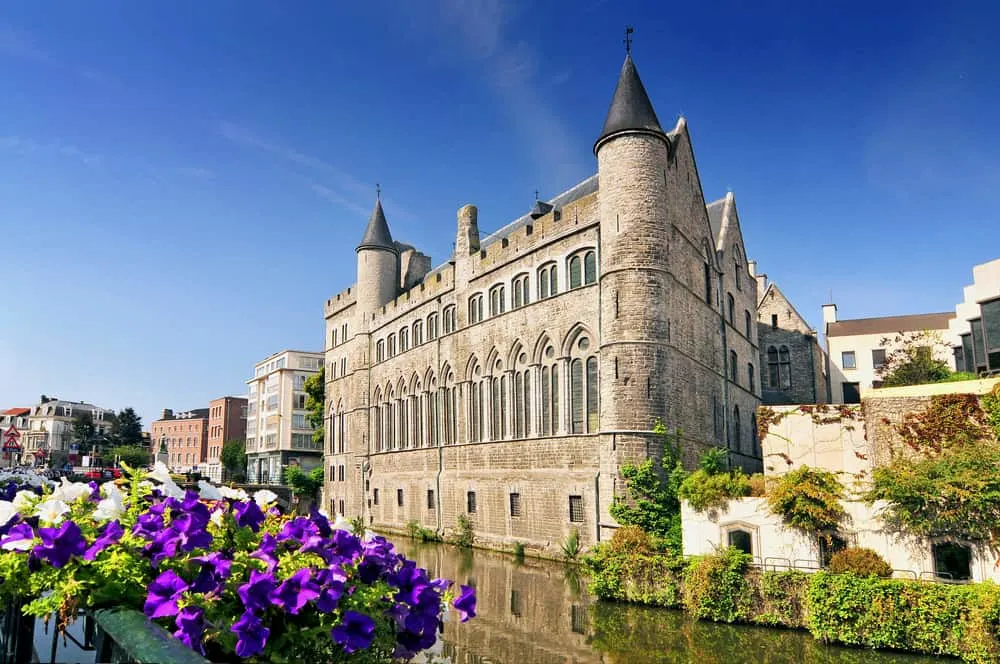 40 Best Belgian Castles and Chateaus (Photos)