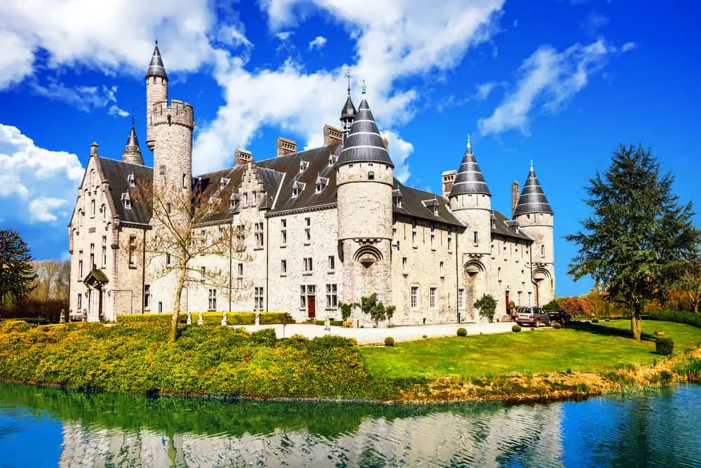 40 Best Belgian Castles and Chateaus (Photos)