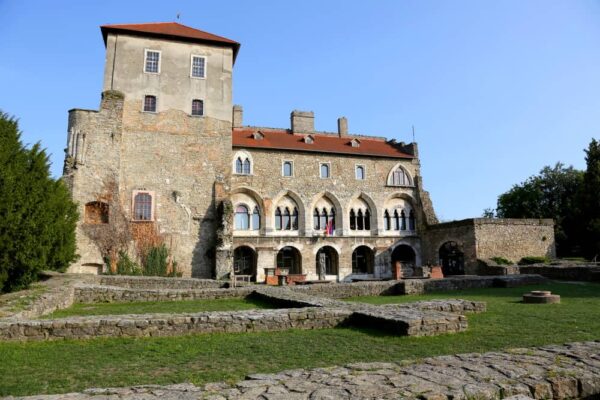 25 Best Hungarian Castles, Palaces and Manor Houses (Photos)