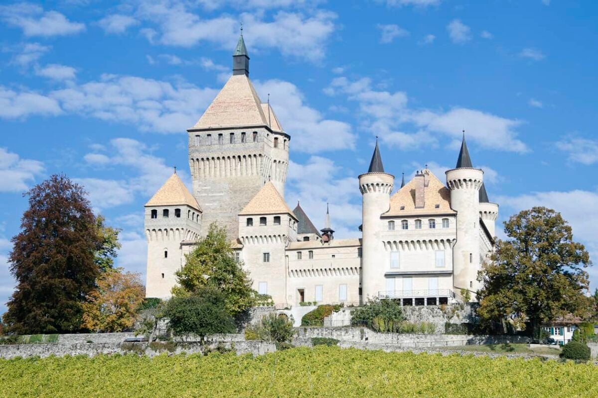 27 Best Castles in Switzerland (Photos)
