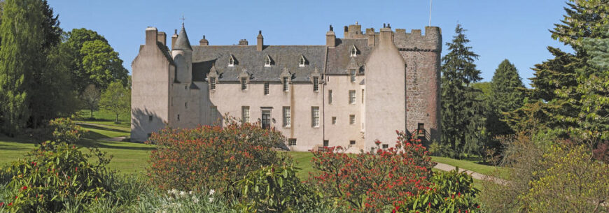46 Best Scottish Castles and Manor Houses (Photos)
