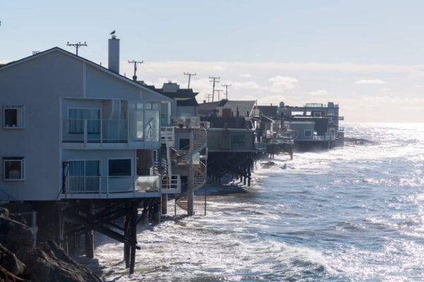 25 Houses Built on Stilts, Pilings and Piers (Photo Examples From ...