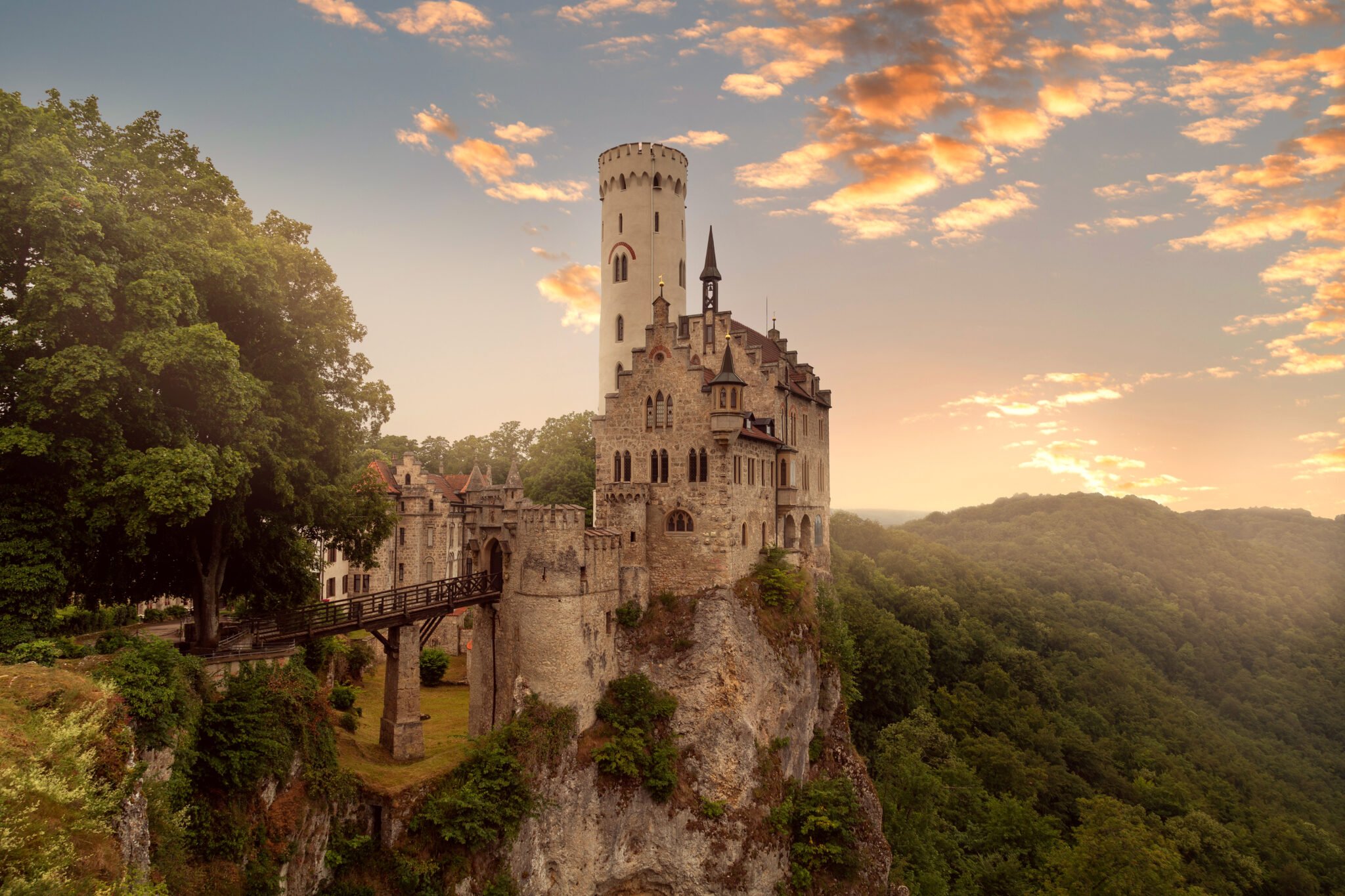 20 Jaw-Dropping Mountain Top Castles (Photos) - Home Stratosphere