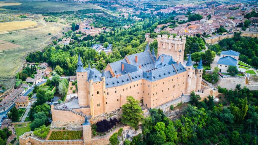 36 of the Best Spanish Castles and Palaces (Photos) – Home Stratosphere