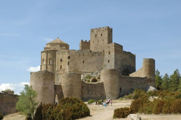36 of the Best Spanish Castles and Palaces (Photos)