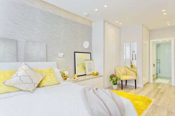 How to Feng Shui Your Bedroom (25 Rules with 17 Layout Diagram Examples ...