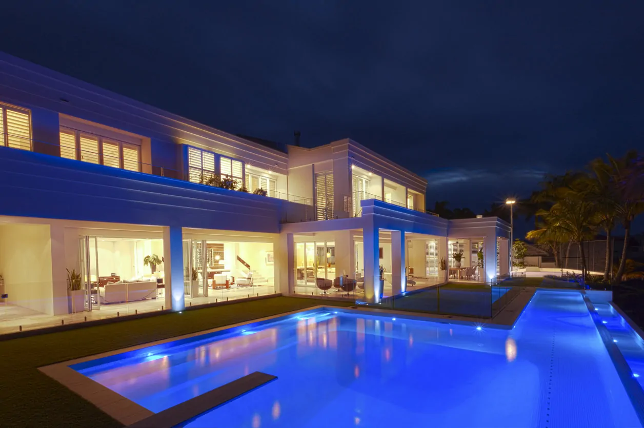 54 Sleek Glass Houses (Amazing)