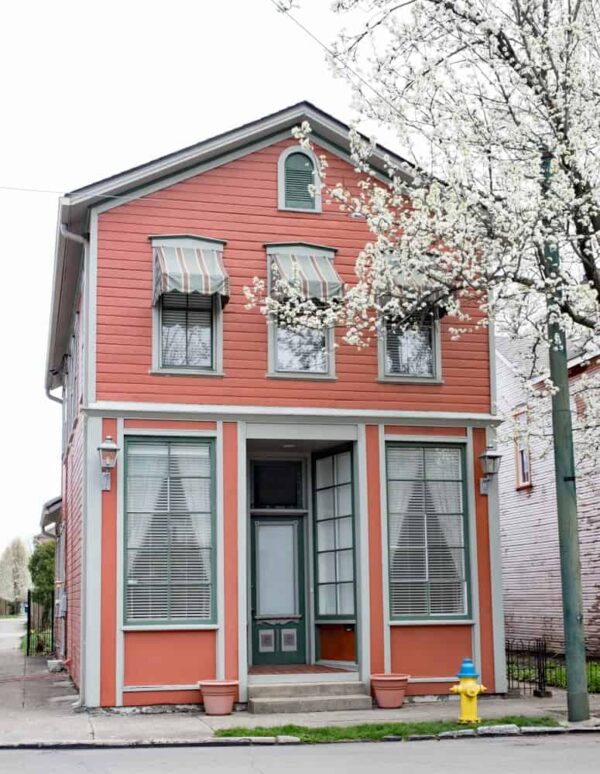 60 Houses with White Trim Exterior – Home Stratosphere