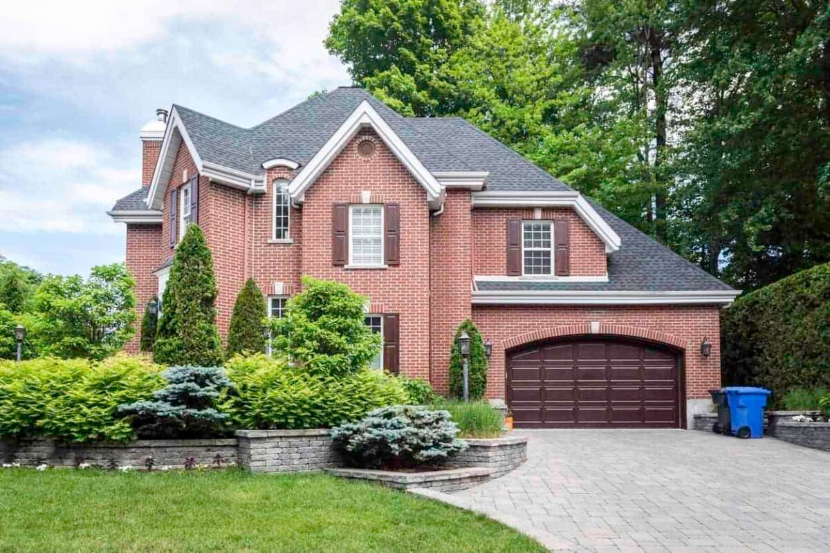 32 Gorgeous Houses with Exterior Window Shutters