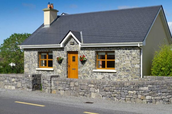 40 Houses with Stone Exterior (Photos) – Home Stratosphere