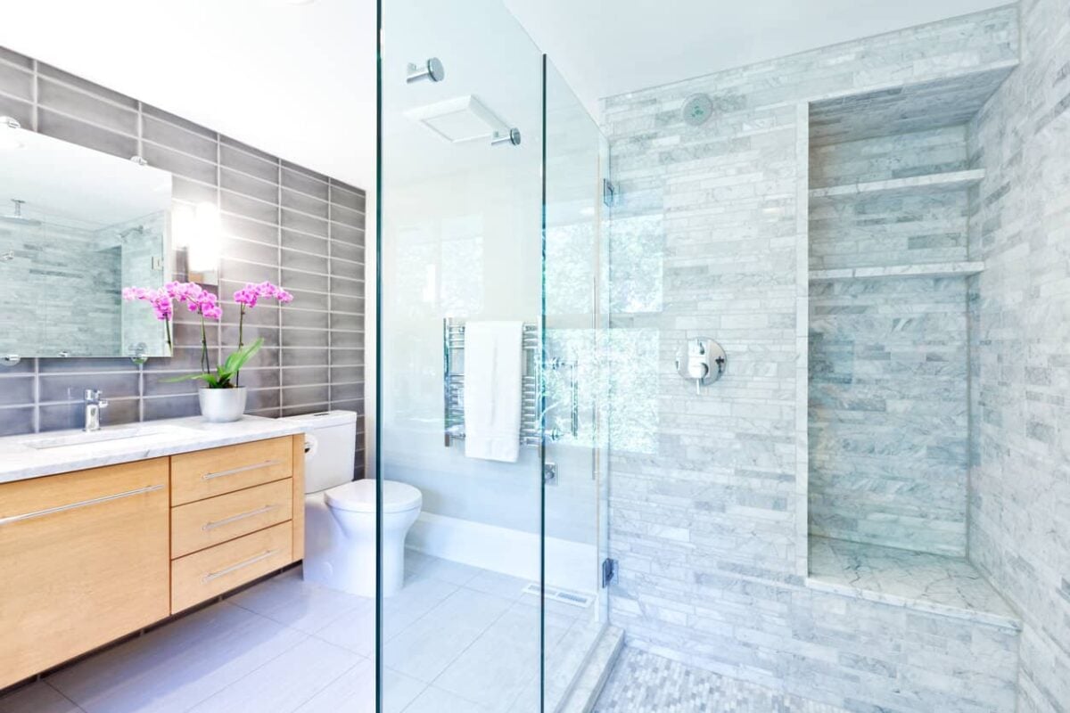 33 Stunning Primary Bathrooms with Glass Walk-In Showers (2021! Photos)