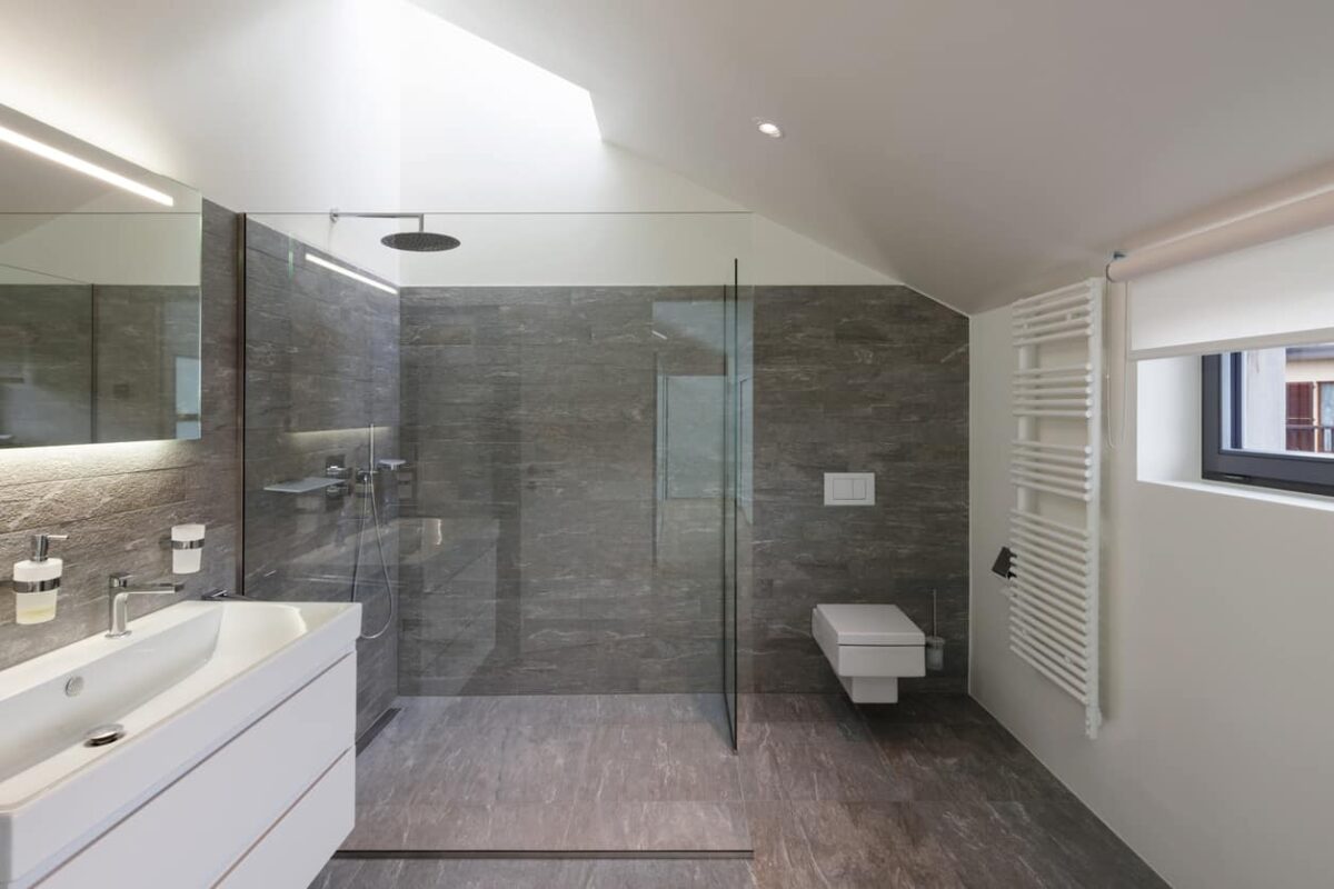 33 Stunning Primary Bathrooms with Glass Walk-In Showers (Photos ...