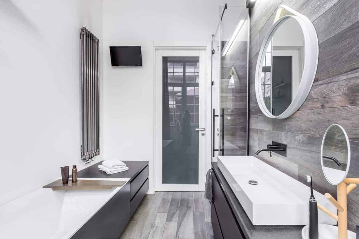 21 Terrific Small Primary Bathroom Ideas (2021! Photos)