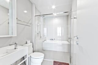 21 Terrific Small Primary Bathroom Ideas (Photos) – Home Stratosphere