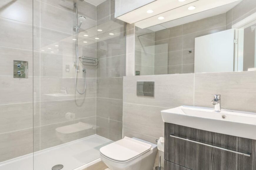 21 Terrific Small Primary Bathroom Ideas (Photos) – Home Stratosphere