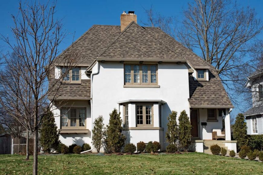 5 Hip Roof Types & Styles (Plus 20 Photo Examples of Houses with a ...