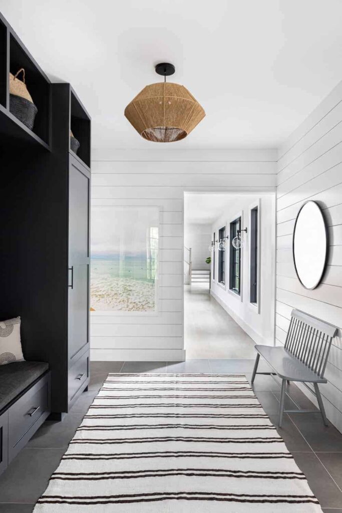 21 Trending Farmhouse-Style Foyer Ideas That’ll Make You Fall in Love ...