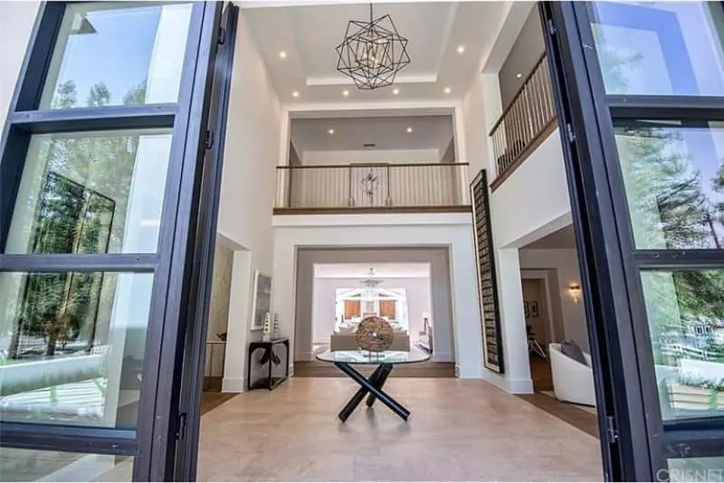 70 Large Foyer Ideas (Photos)