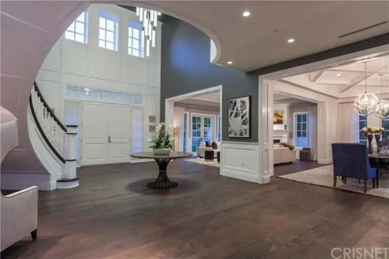 70 Large Foyer Ideas (Photos)