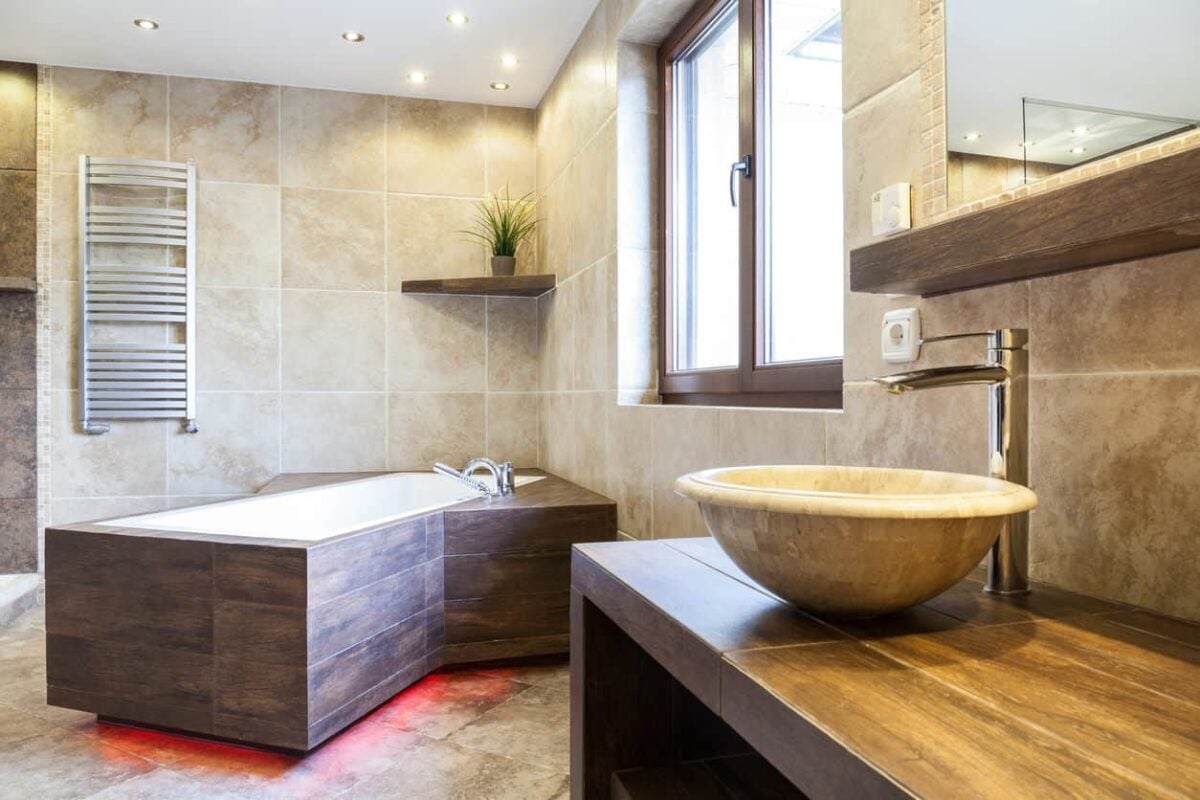 15 Different Types of Bathtubs for Your Bathroom