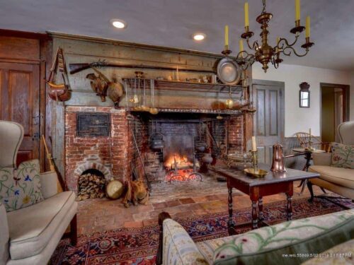 The 8 Types of Colonial Houses Explained (Plus 18 Photo Examples in ...