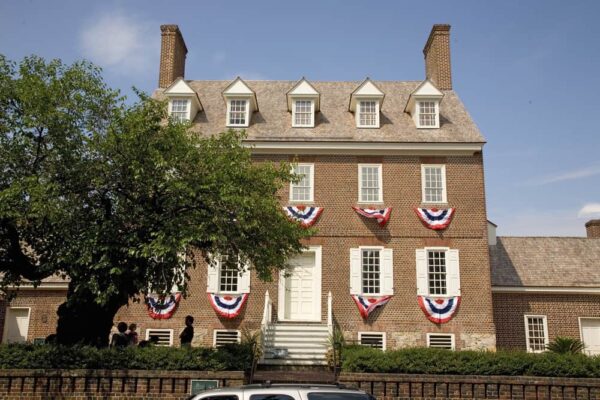 The 8 Types of Colonial Houses Explained (Plus 18 Photo Examples in ...