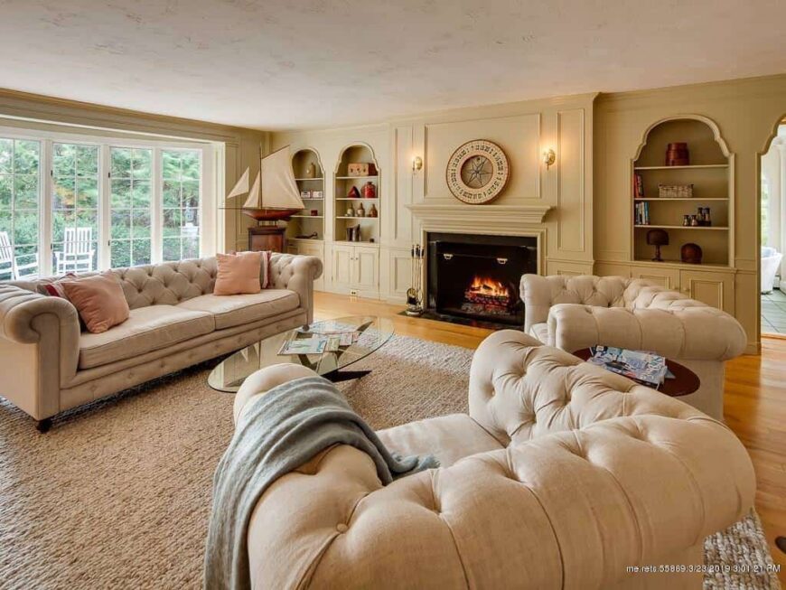 The 8 Types of Colonial Houses Explained (Plus 18 Photo Examples in ...