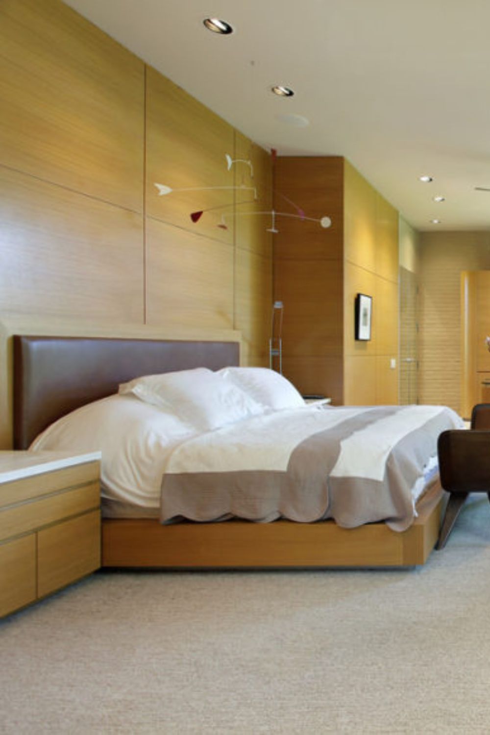 23 Primary Bedrooms Enhanced with the Sublime Glow of Recessed Lights ...