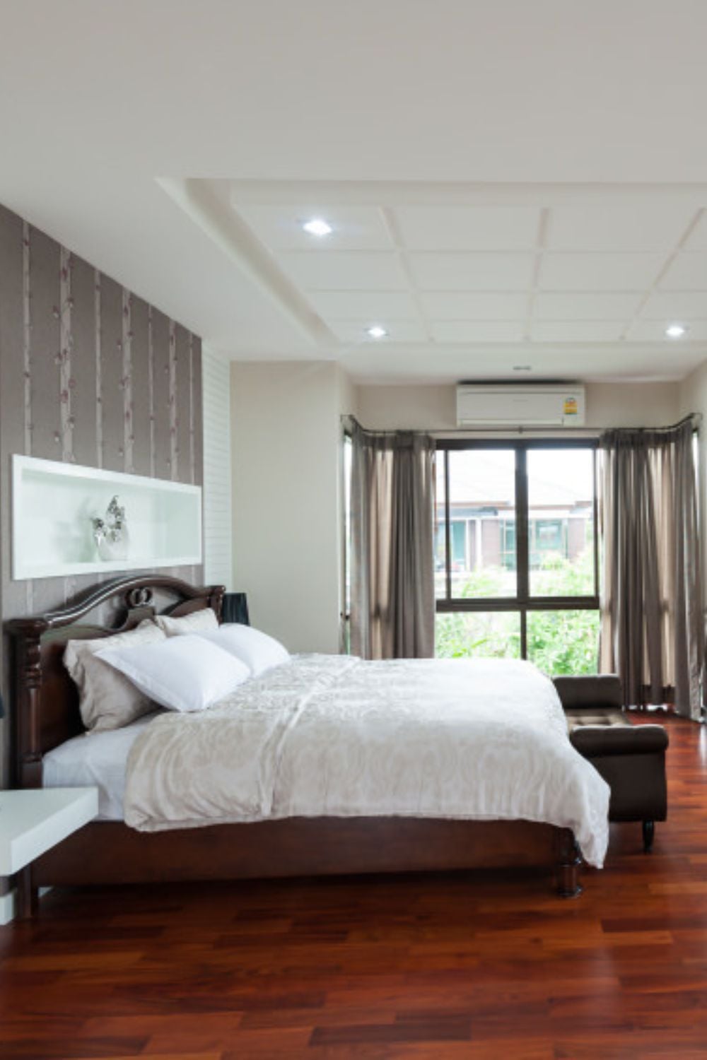 23 Primary Bedrooms Enhanced with the Sublime Glow of Recessed Lights ...