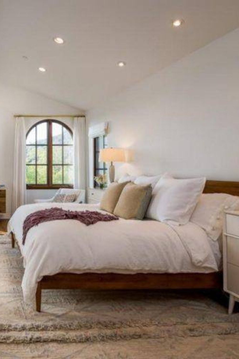 23 Primary Bedrooms Enhanced with the Sublime Glow of Recessed Lights ...