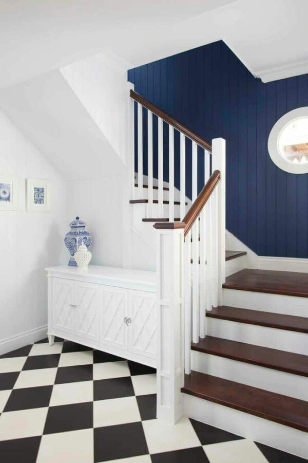 40 Three-Quarter Turn Staircase Ideas (Photos) – Home Stratosphere