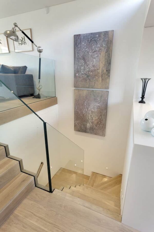 40 Three-Quarter Turn Staircase Ideas (Photos) – Home Stratosphere