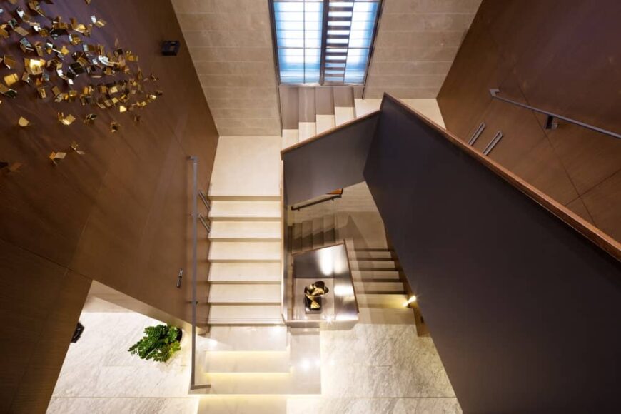 40 Three-Quarter Turn Staircase Ideas (Photos) – Home Stratosphere