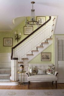 40 Three-Quarter Turn Staircase Ideas (Photos) – Home Stratosphere