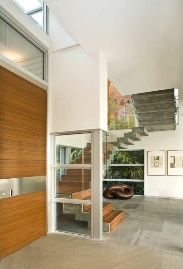 40 Three-Quarter Turn Staircase Ideas (Photos) – Home Stratosphere