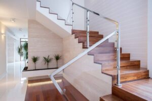 40 Three-Quarter Turn Staircase Ideas (Photos) – Home Stratosphere
