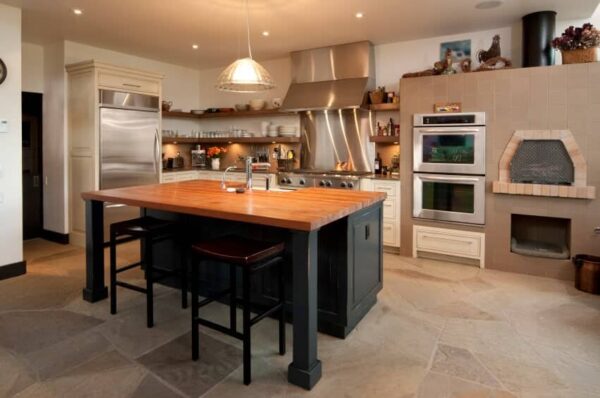 50 Kitchens with Fireplaces (Photos) – Home Stratosphere