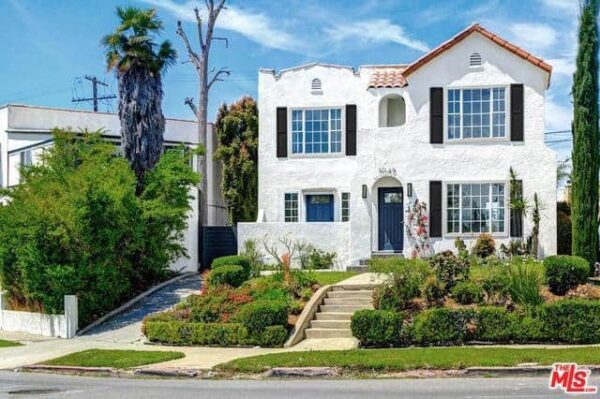 10 Spanish-Style Homes - Exterior and Interior Examples & Ideas (Photos)