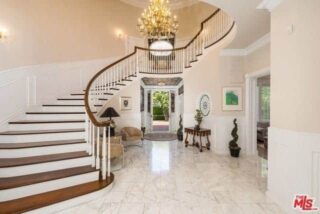 50 Traditional Style Foyer Ideas (Photos) – Home Stratosphere
