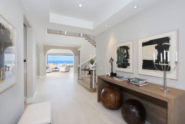 15 Beautiful Beach-Style Foyer Inspirations – Home Stratosphere