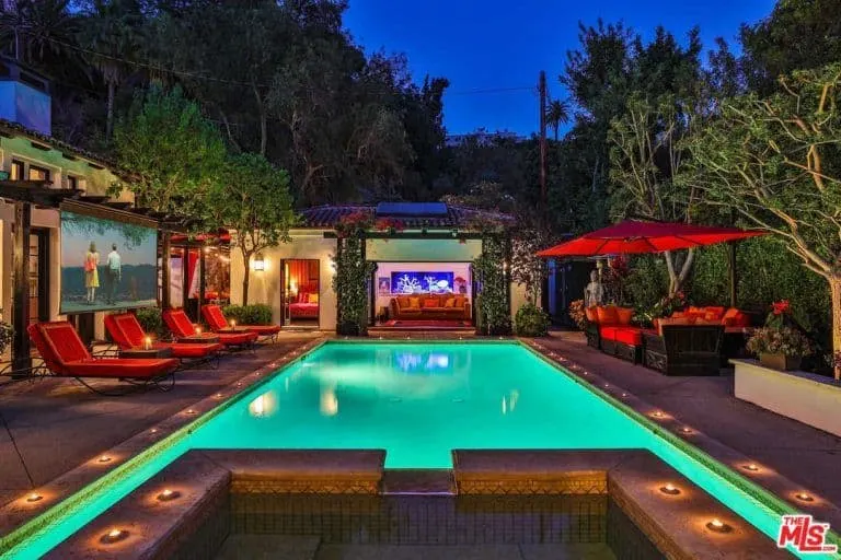 85 Fancy Celebrity Swimming Pools