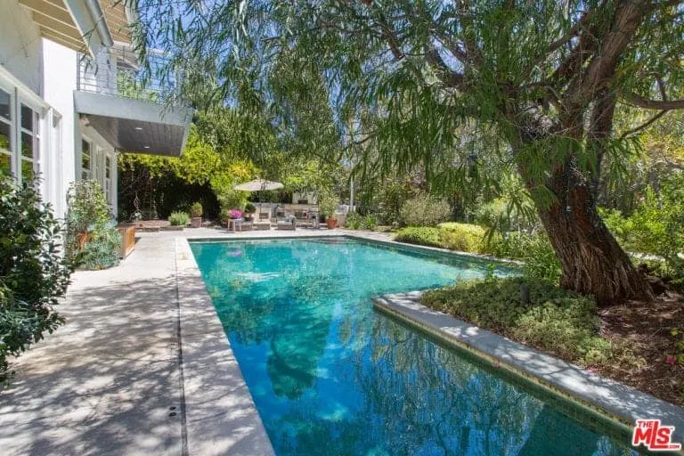 85 Fancy Celebrity Swimming Pools