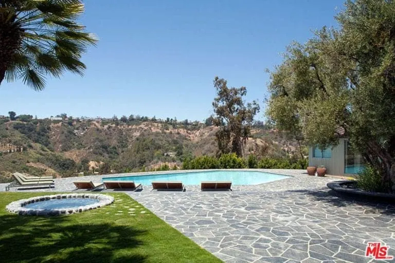 85 Fancy Celebrity Swimming Pools