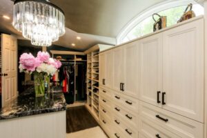 40 Incredible Walk-In Wardrobes for Women (Photos)