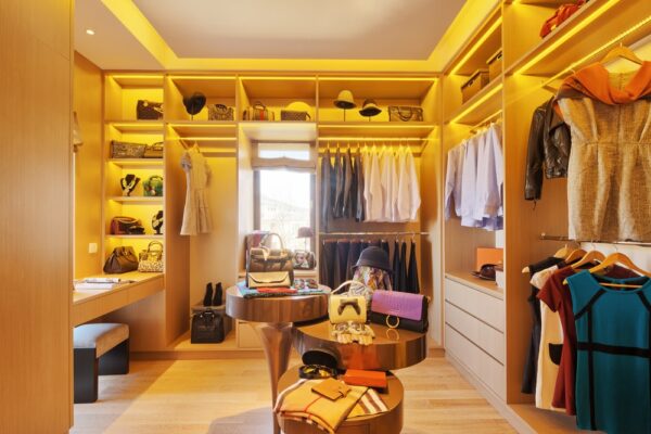 40 Incredible Walk-In Wardrobes for Women (Photos) – Home Stratosphere